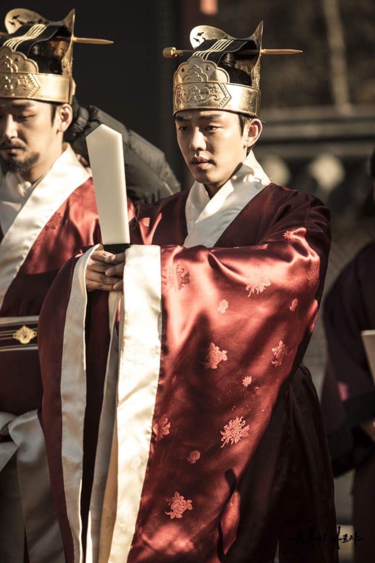 Fans eligen a los actores que lucen mejor en hanbok | KpopLat
