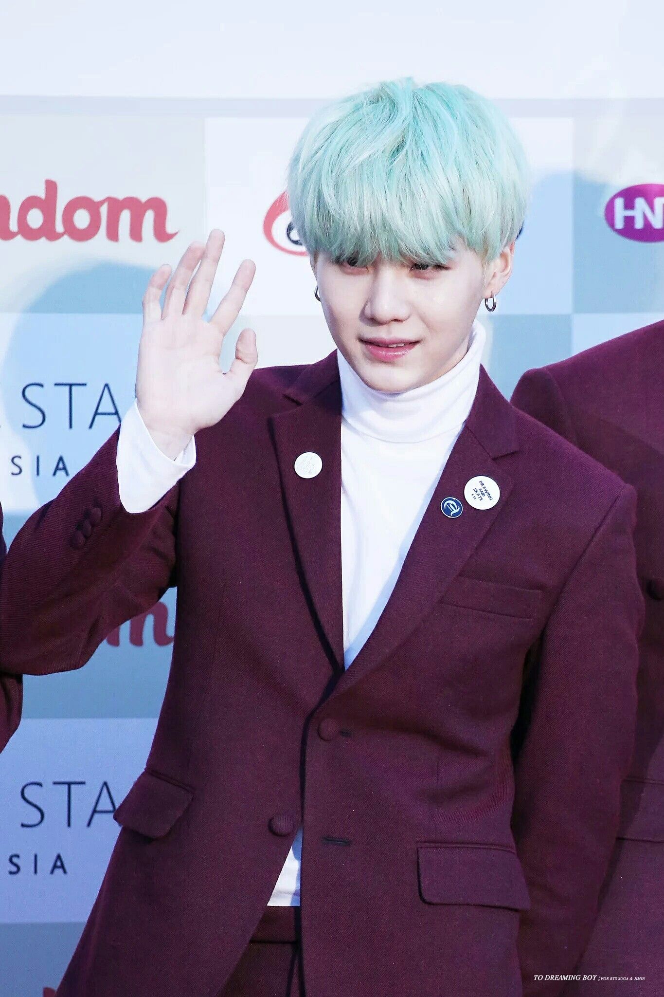ARMY descubre que BTS está haciendo la pose de Suga para honrarlo en su ...