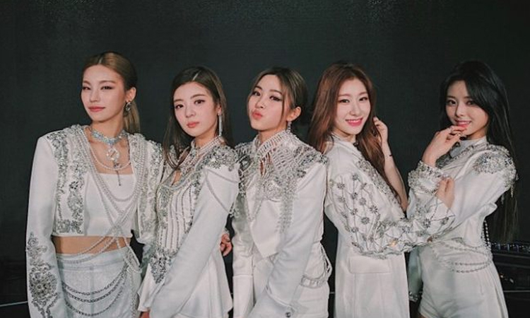 ITZY nos muestra su poster de comeback con Guess who? | KpopLat