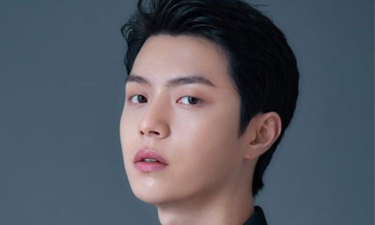 Jun Q ex miembro de MYNAME, firma contrato exclusivo con C-JeS | KpopLat