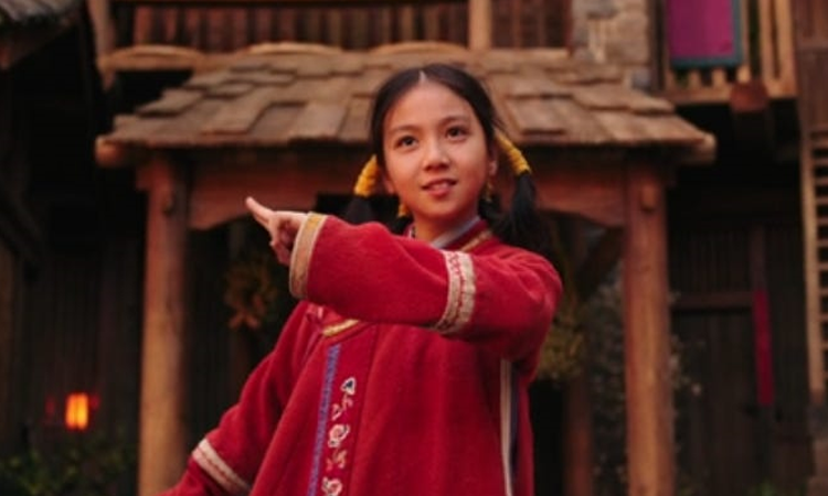 Crystal Rao del Live Action de Mulan firma con Easy Entertainment | KpopLat